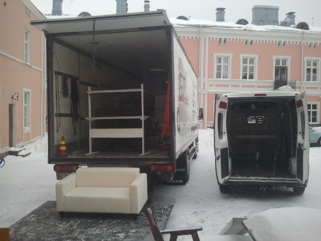 Flyttdag | Debutsky's Blog – Inne i huvudet på en författare